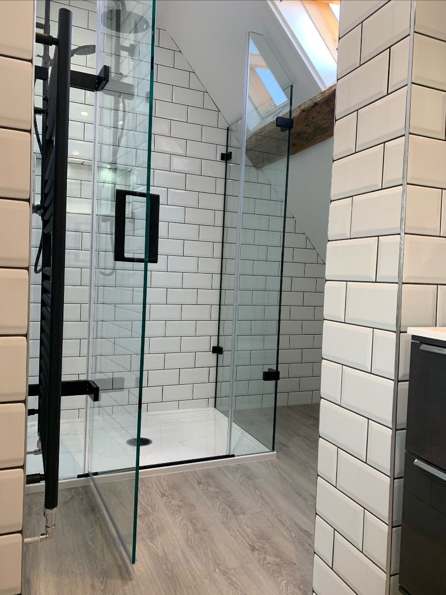 CLEVER SHOWER DESIGNS FOR AWKWARD SPACES – Bathroom & Kitchen Update